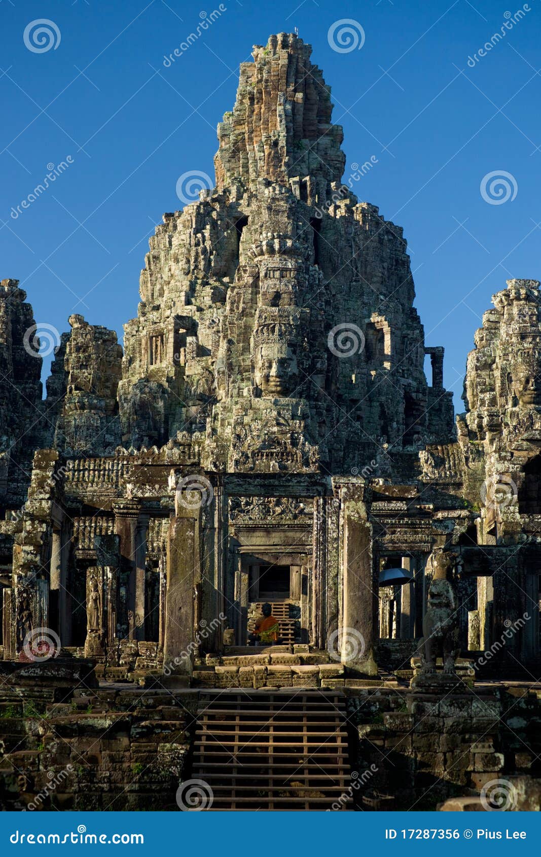 Torre Do Templo De Bayon Das Faces Foto de Stock - Imagem de khmer ...