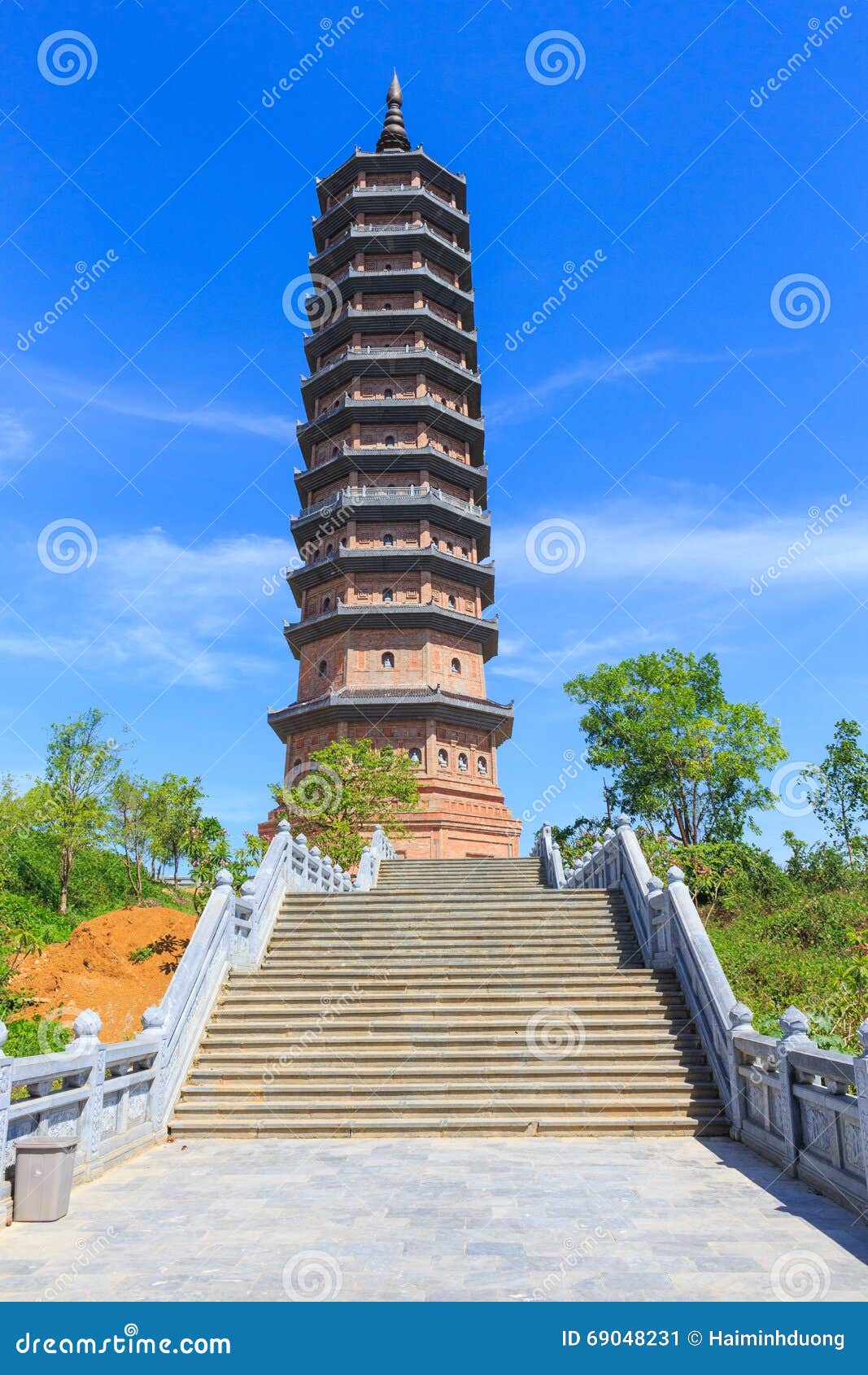 Torre Do Templo Do Pagode De Bai Dinh Imagem de Stock - Imagem de ...