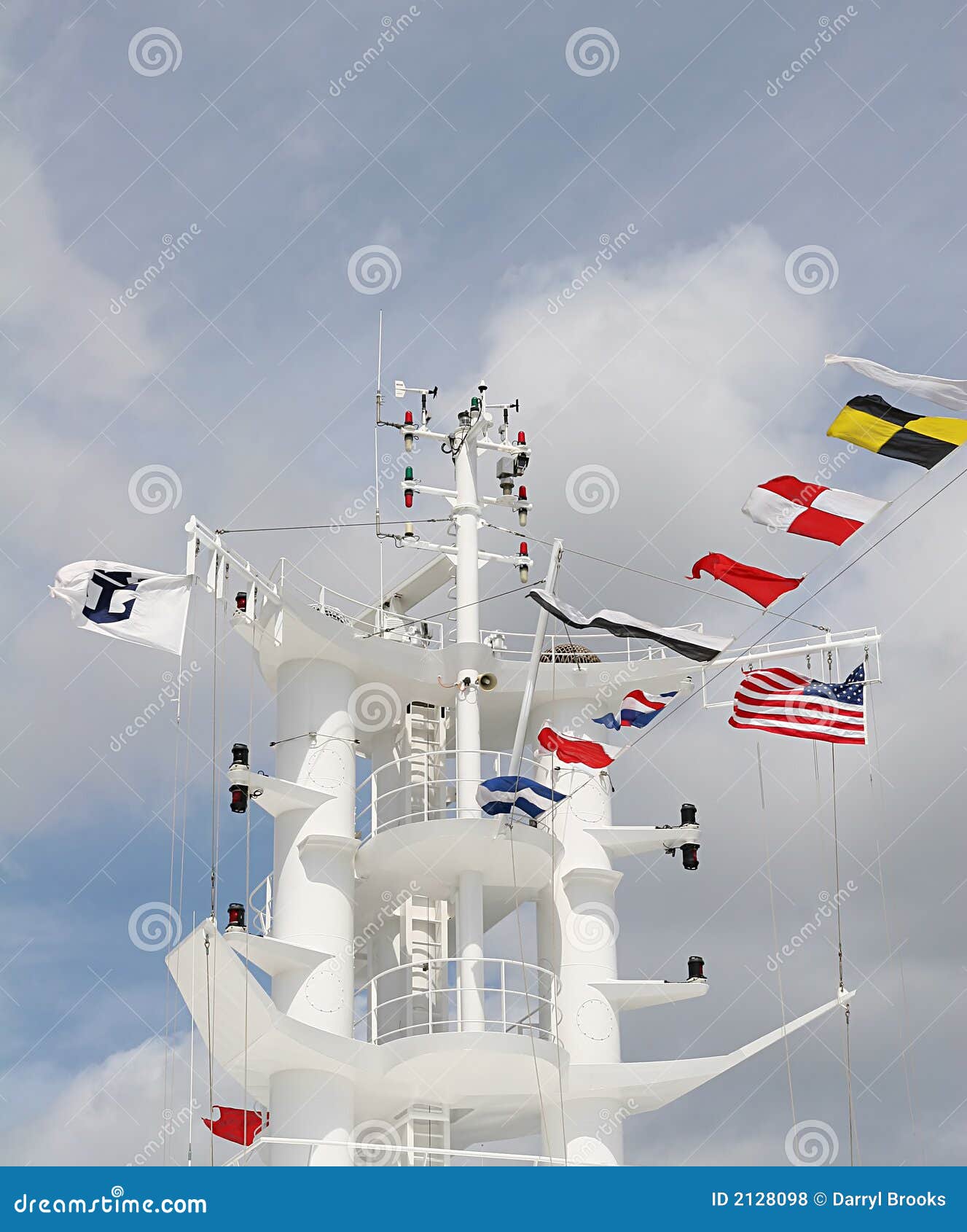 Torre E Bandeiras Dos Navios Foto de Stock - Imagem de barco, cruzeiro ...