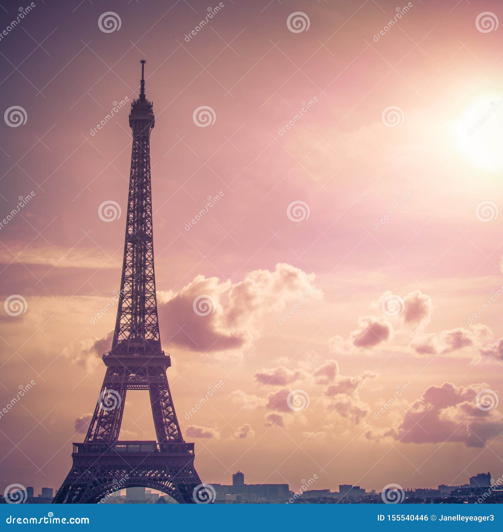 Torre Eiffel Com Tons Cor-de-rosa Foto de Stock - Imagem de panorâmica ...