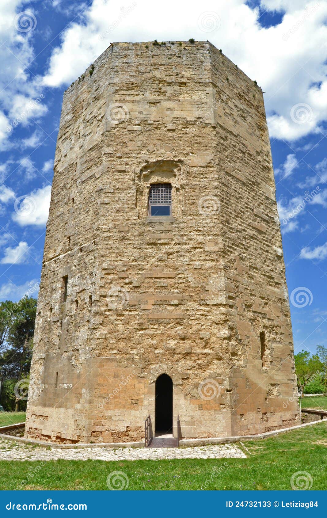 Torre hexagonal, Enna imagen de archivo. Imagen de medieval - 24732133