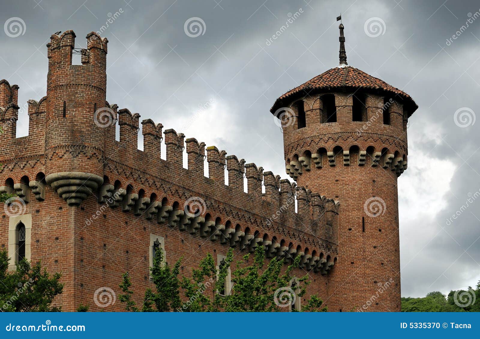 Torre medieval foto de archivo. Imagen de valentina, castillo - 5335370