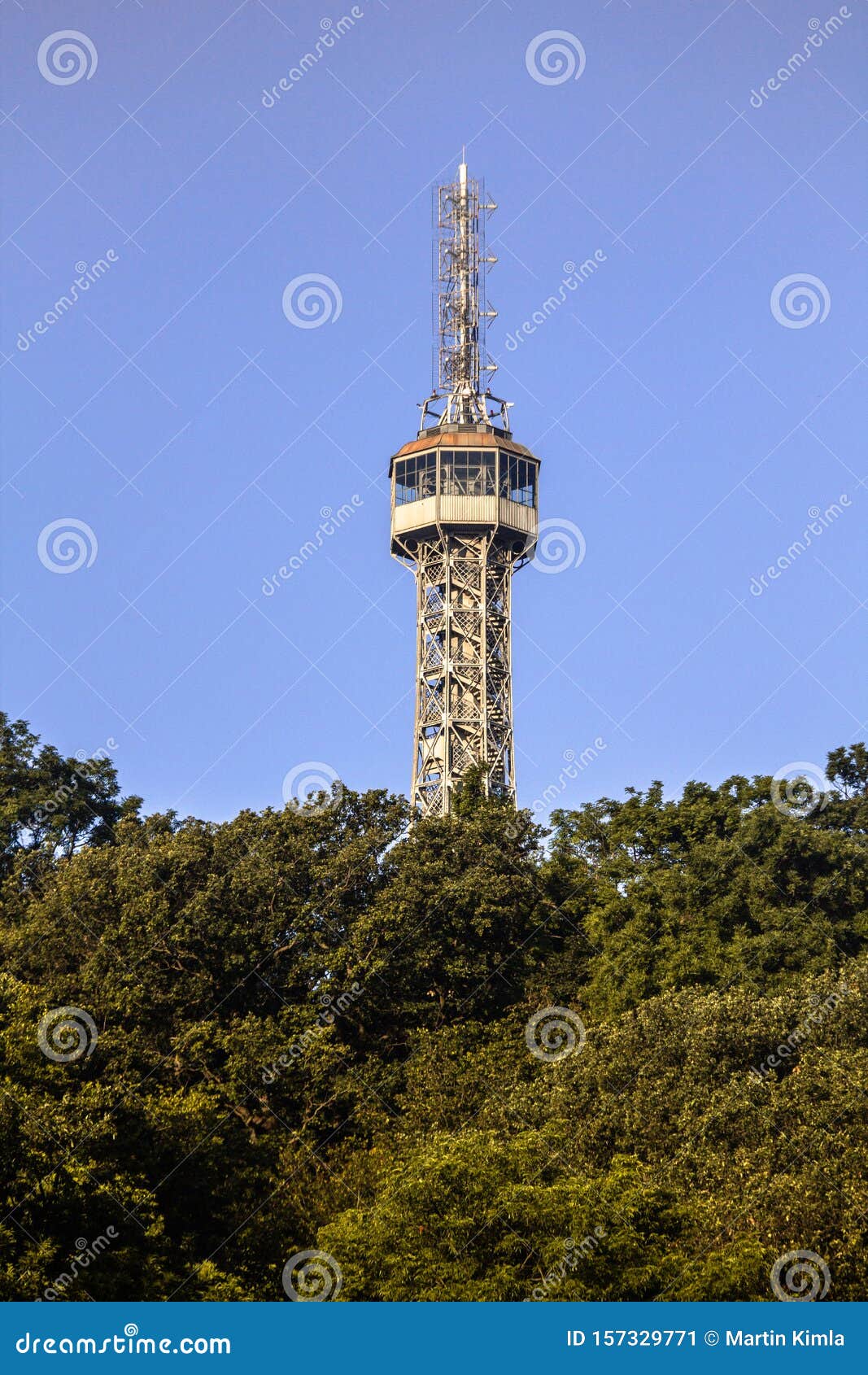 Torre Petrin imagen de archivo. Imagen de vigilancia - 157329771