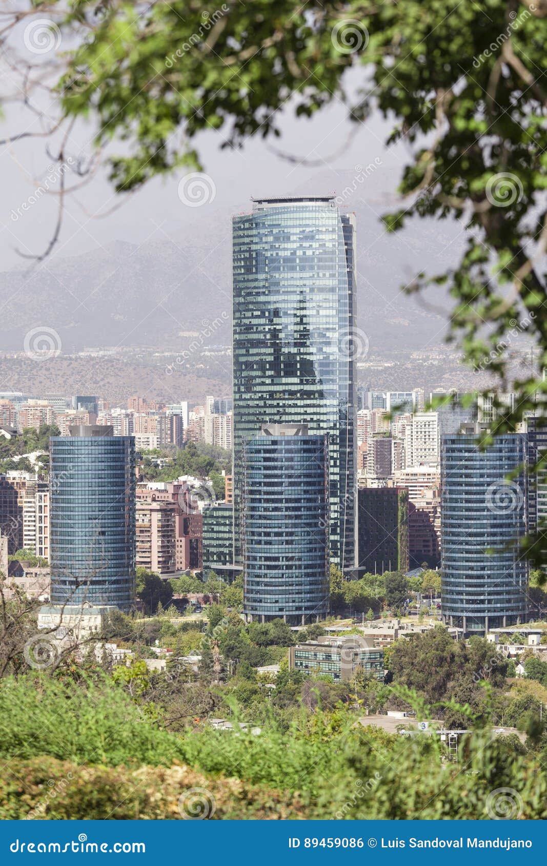 Torre Titanium, Santiago De Chile Foto de archivo - Imagen de escena ...