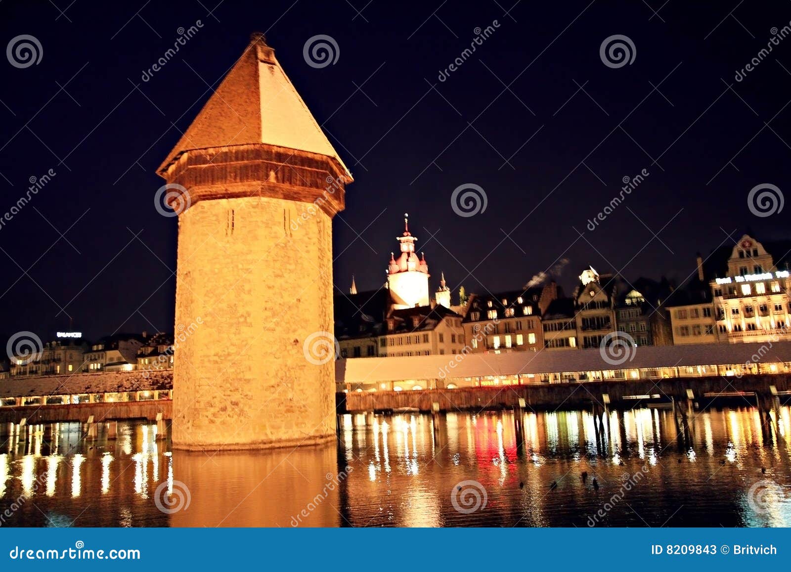 Torre vieja de Lucerna imagen de archivo. Imagen de barandillas - 8209843