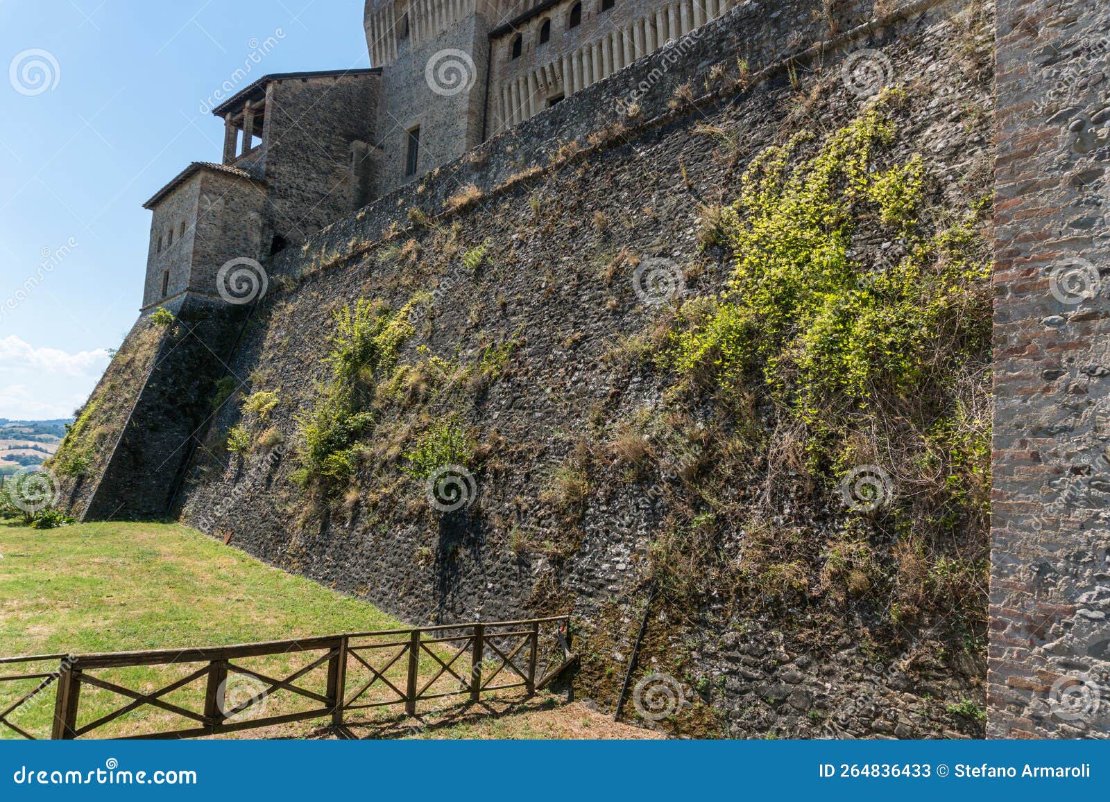 Torrechiara editorial stock photo. Image of historic - 264836433 Torrechiara editorial stock photo. Image of historic - 264836433