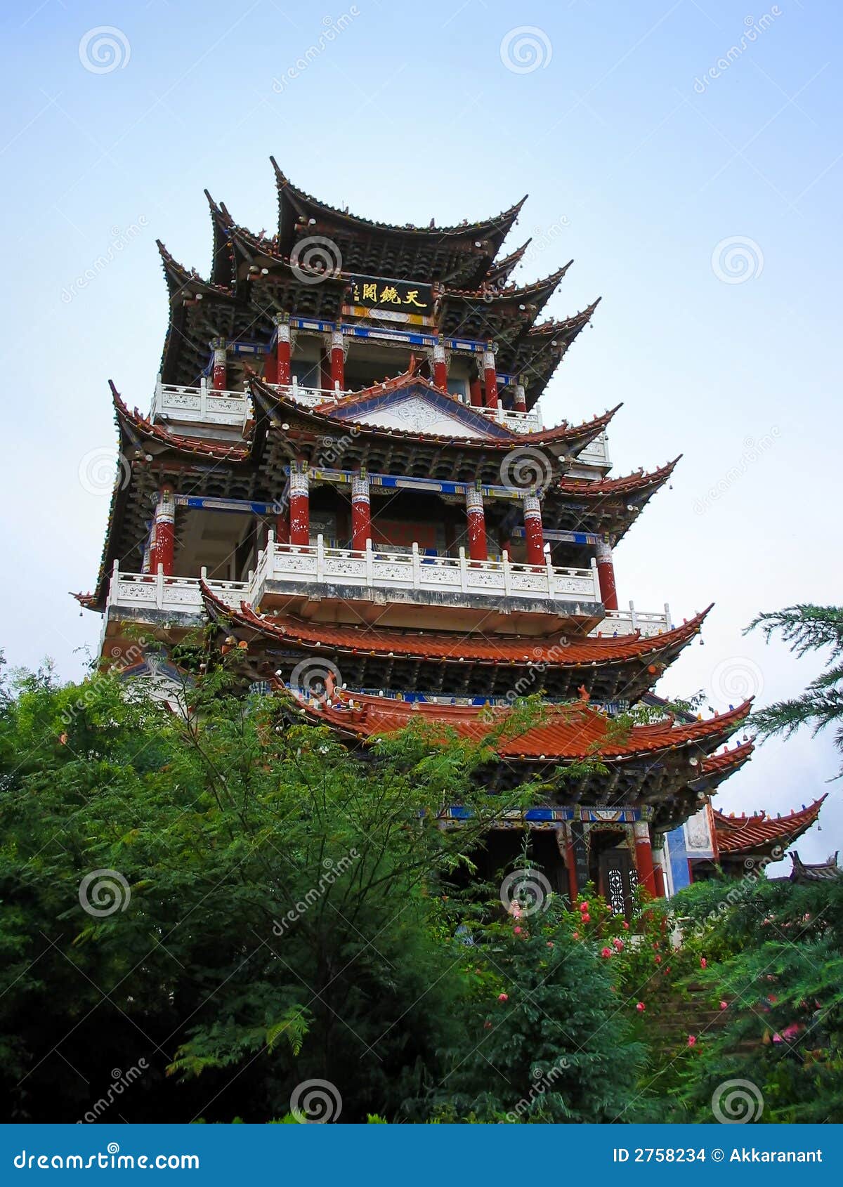 Torres chinas antiguas foto de archivo. Imagen de templo - 2758234