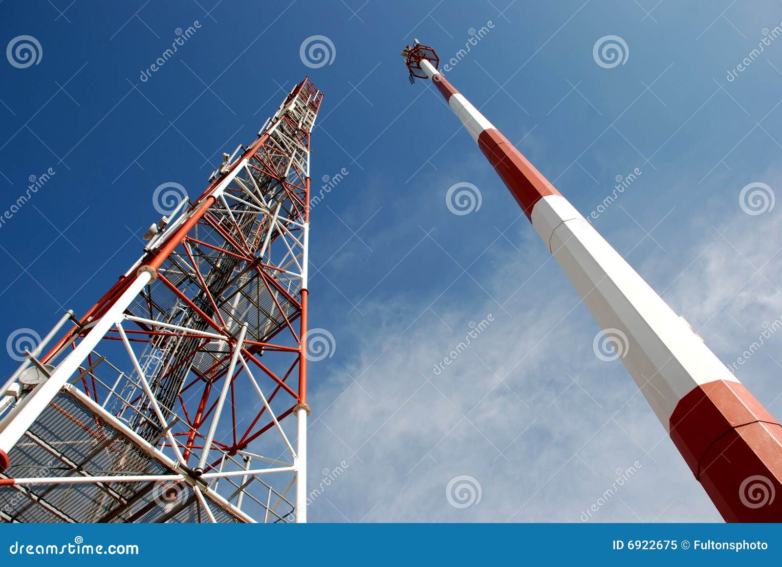 Torres De Las Telecomunicaciones Imagen de archivo - Imagen de ...