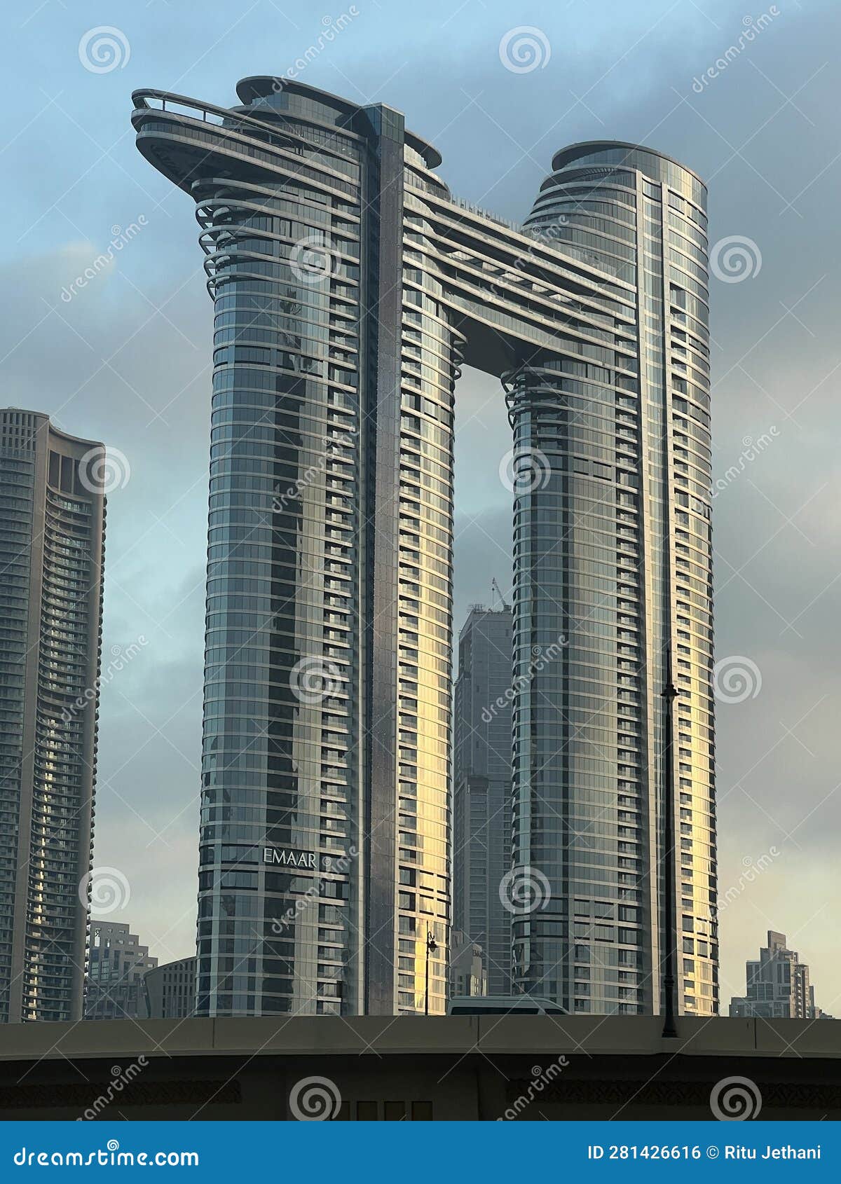 Torres De Skyview En Dubai Uae Foto editorial - Imagen de alto, calle ...