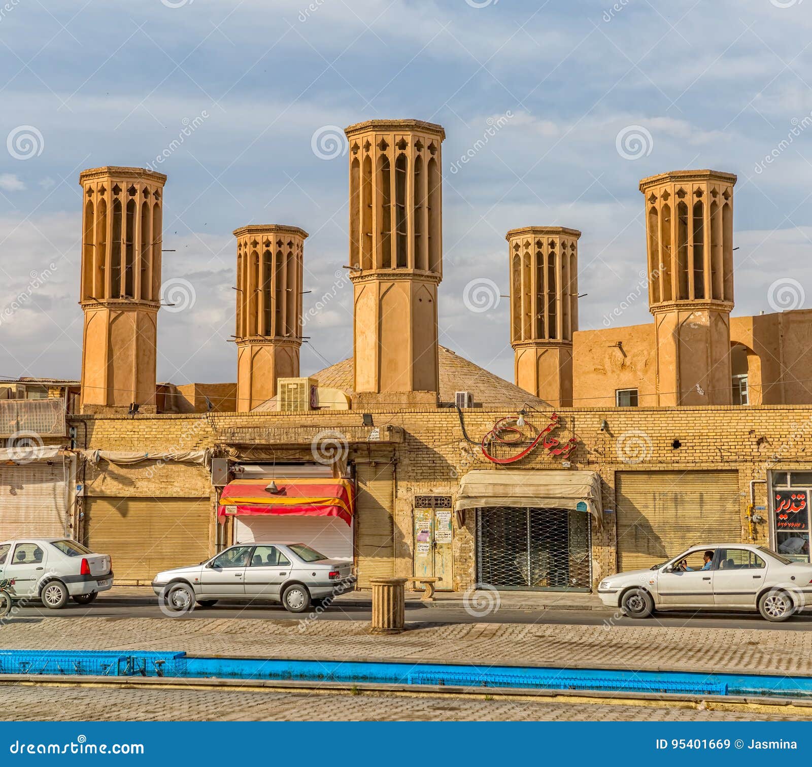 Torres De Windcatcher En Yazd Imagen de archivo editorial - Imagen de ...