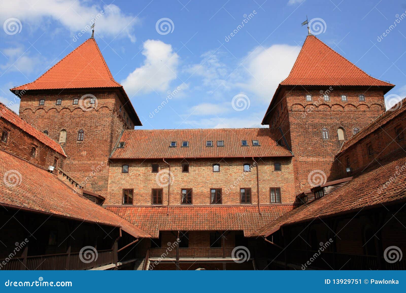 Torres del castillo imagen de archivo. Imagen de castillo - 13929751
