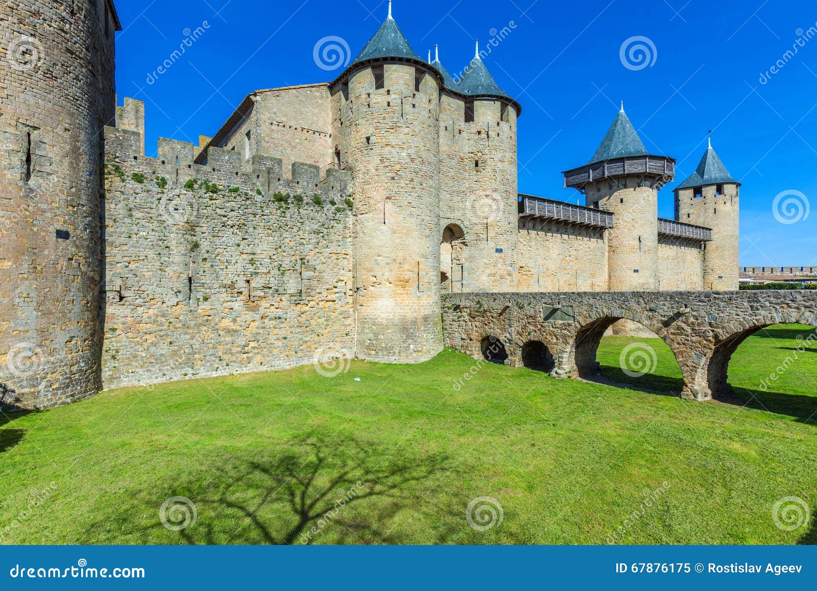 Torres Del Castillo Medieval, Carcasona Imagen de archivo - Imagen de ...