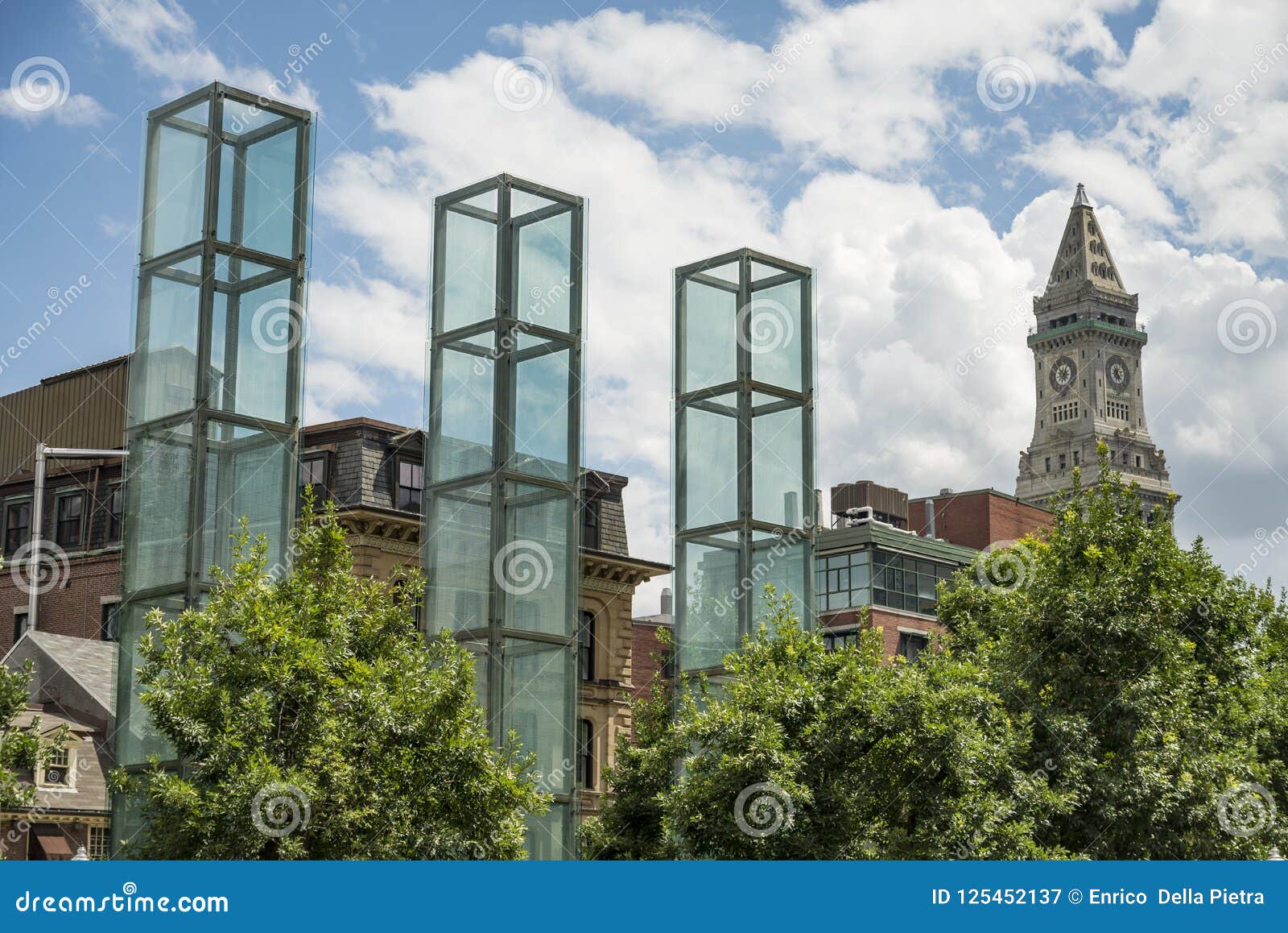 Torres Del Monumento Del Holocausto En Boston Fotografía editorial ...