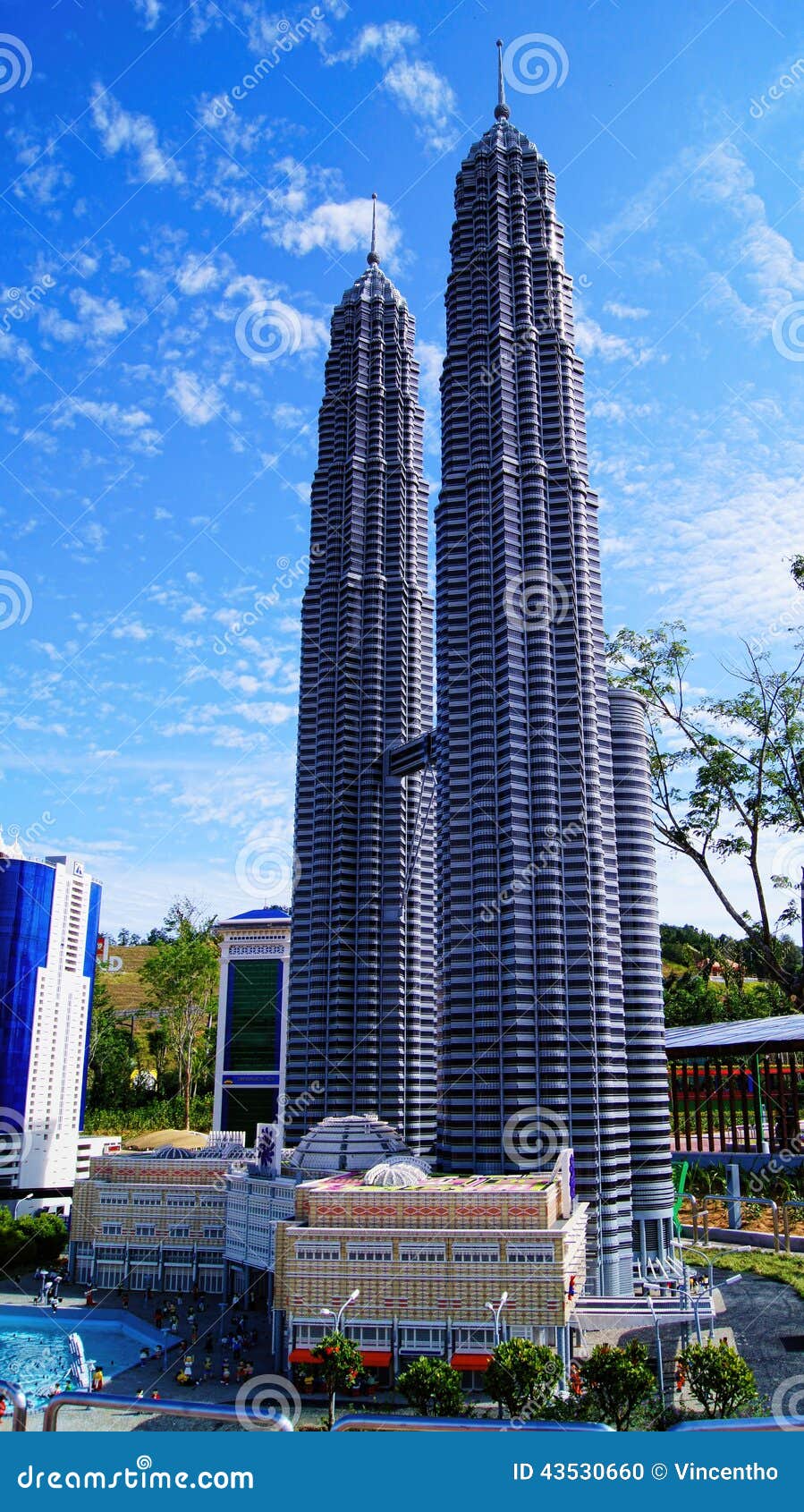 Torres Gemelas Lego Bricks Building De Petronas Imagen editorial ...