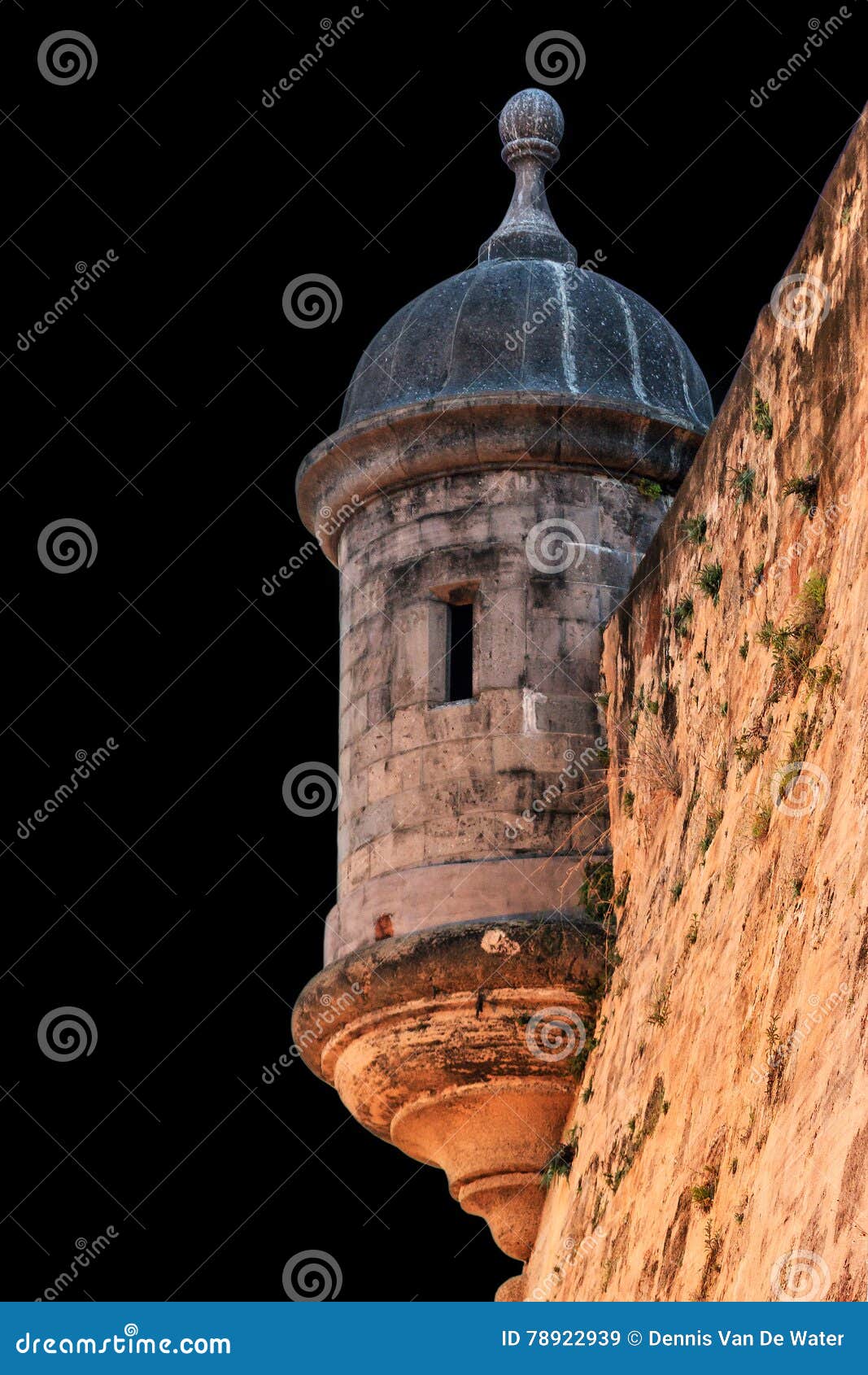 Torreta isolada no preto imagem de stock. Imagem de john - 78922939