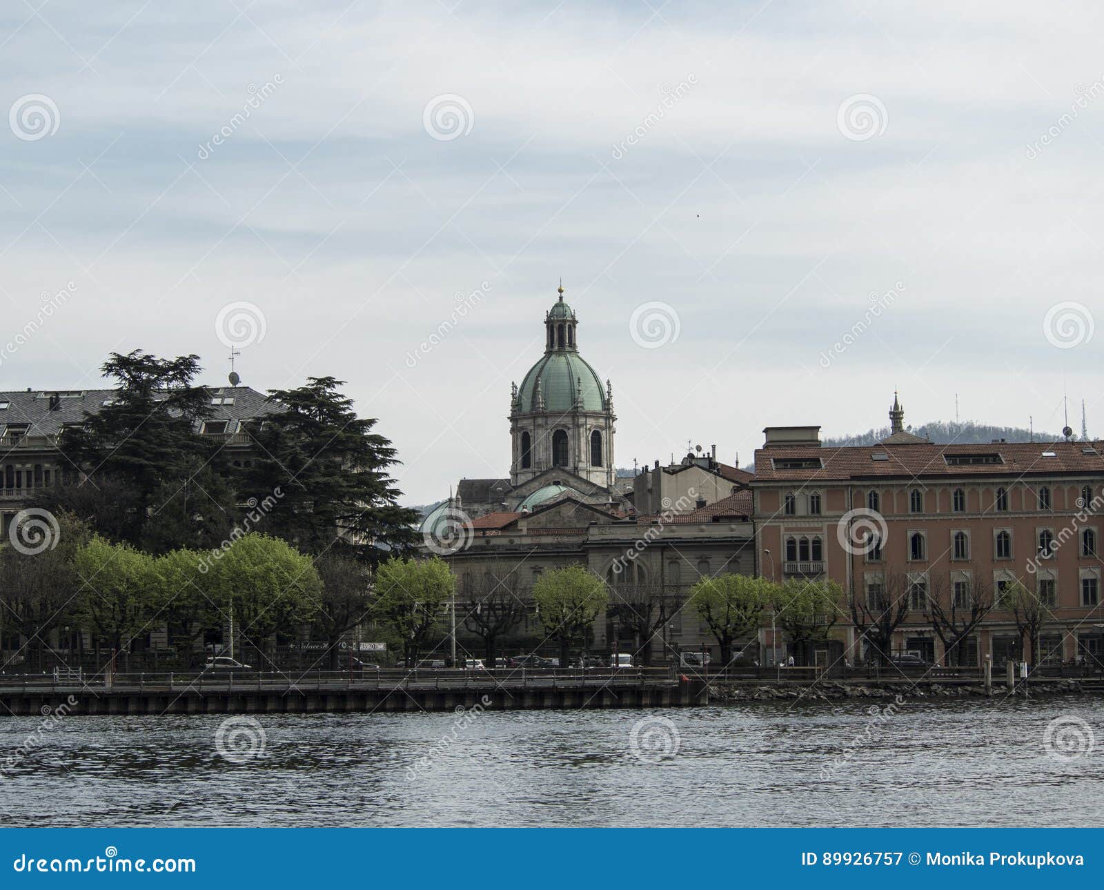 Torreta Verde Em Uma Catedral Fotografia Editorial - Imagem de vista ...