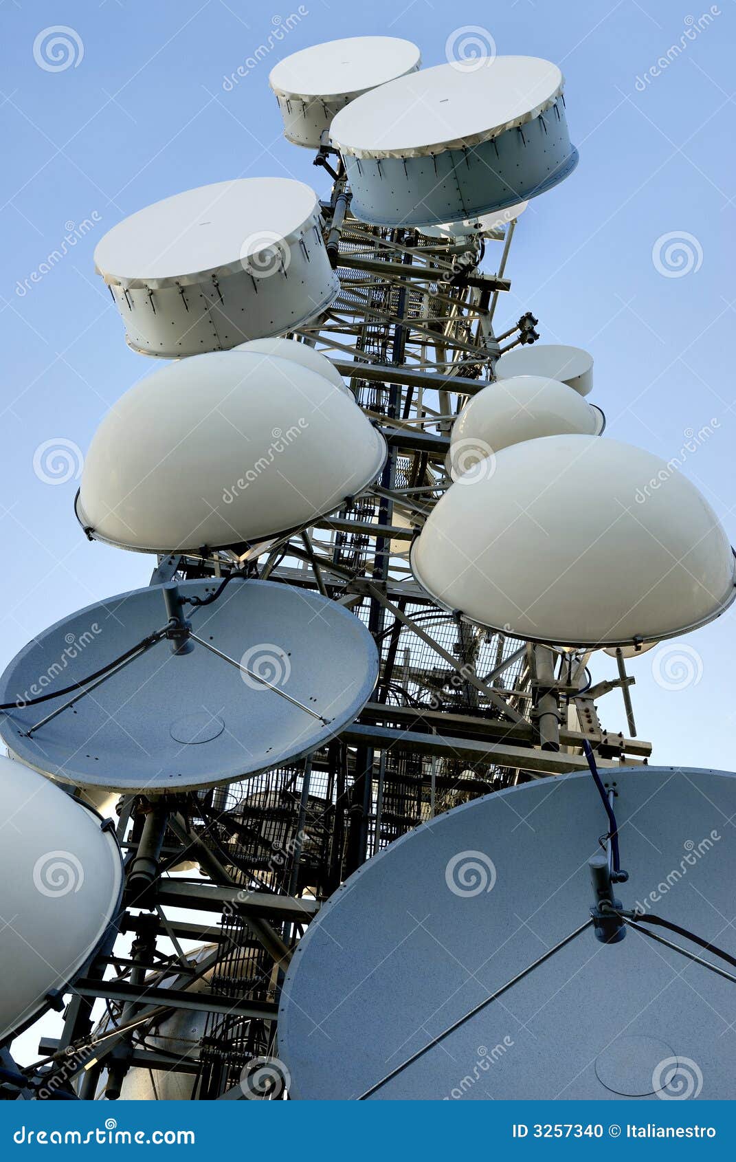 Torretta 1 Di Telecomunicazioni Fotografia Stock - Immagine di ...