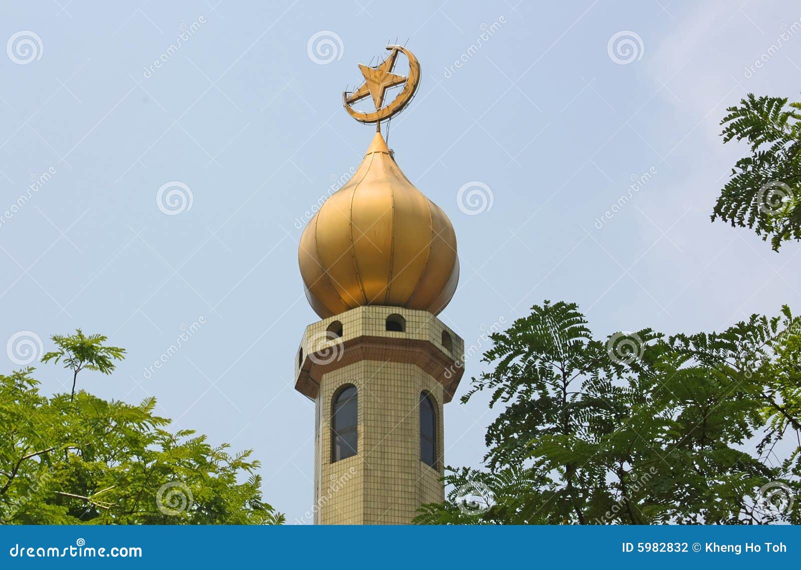 Torretta Araba Della Moschea Di Islam Con La Mezzaluna E La Stella ...