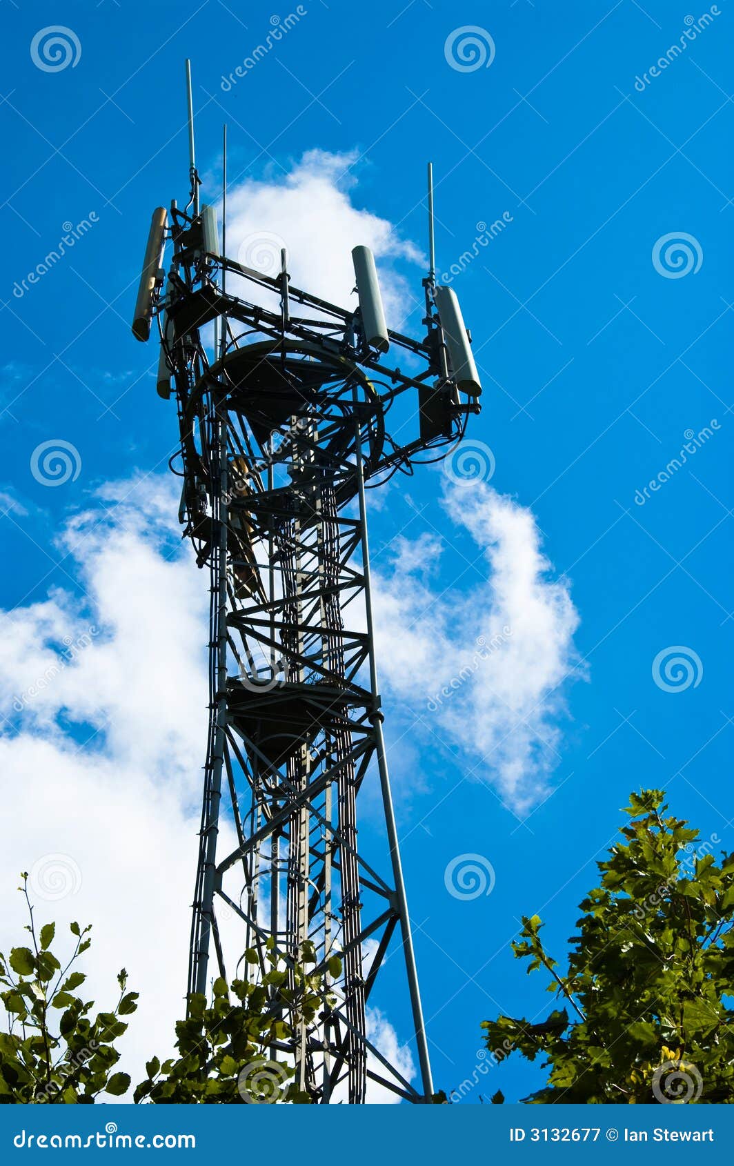 Torretta Delle Telecomunicazioni Immagine Stock - Immagine di antenna ...