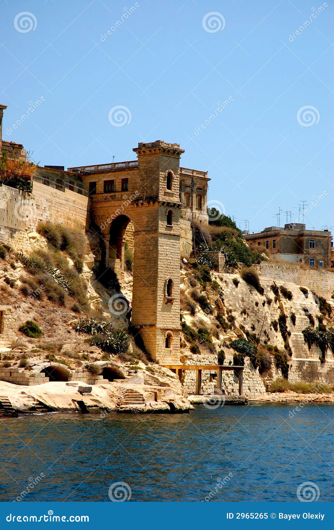 Torretta vicino al mare immagine stock. Immagine di sabbia - 2965265