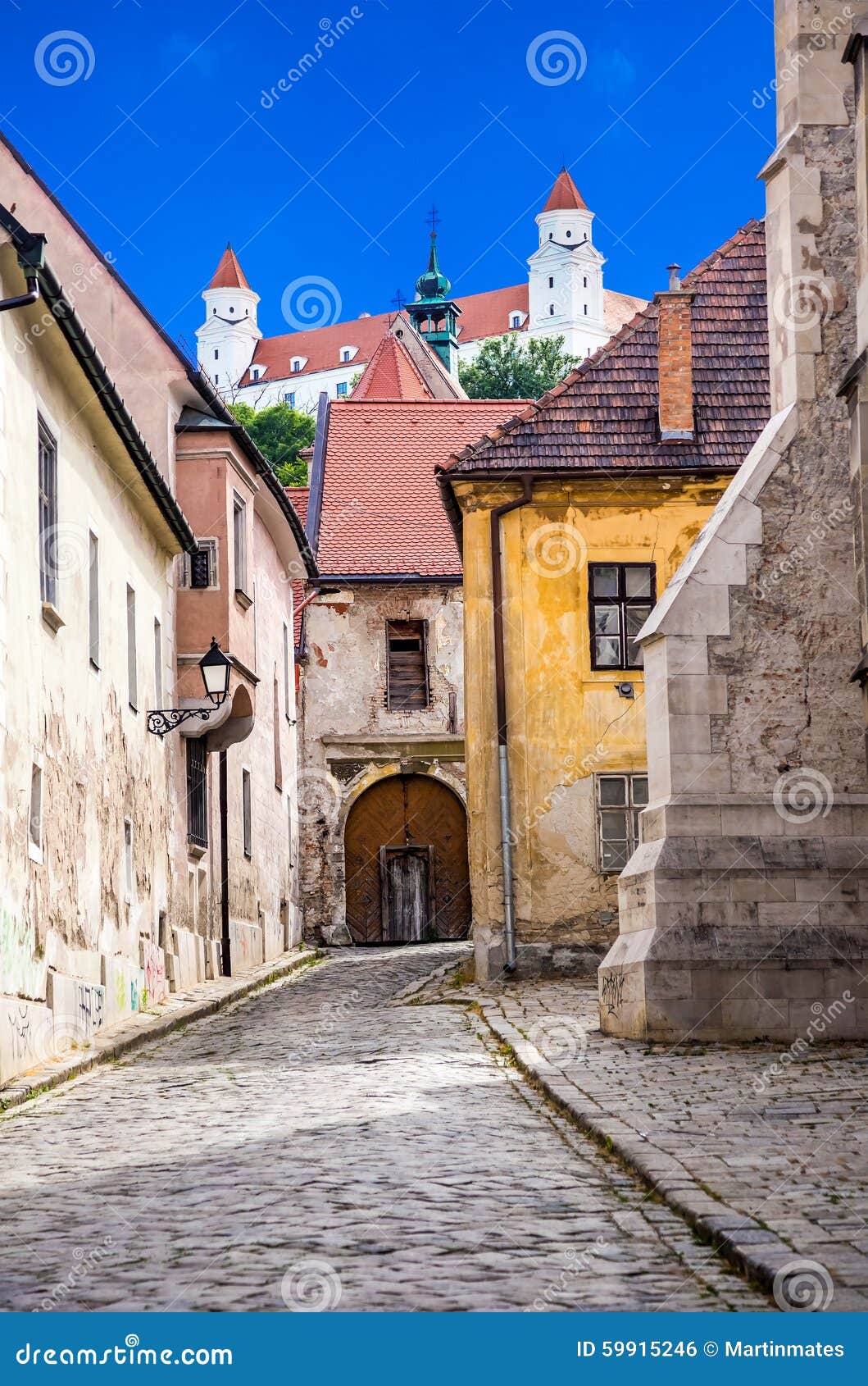 Torri Bianche Del Castello Di Bratislava Fotografia Stock - Immagine di ...