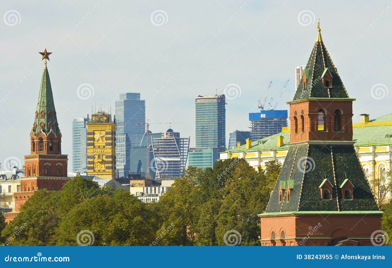 Torri Di Cremlino, Di Mosca E Costruzioni Moderne Immagine Stock ...