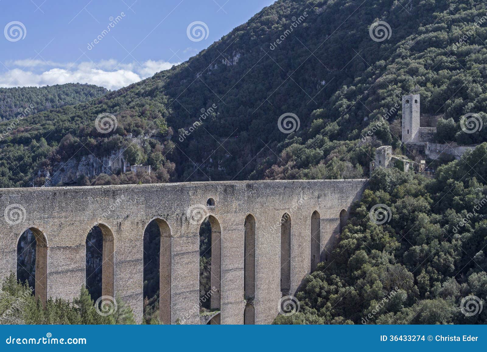 Torri Do Delle De Ponte Em Spoleto Foto de Stock - Imagem de central ...