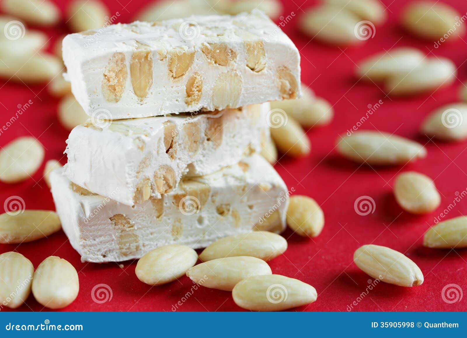 Torrone foto de archivo. Imagen de postre, dulce, imagen - 35905998