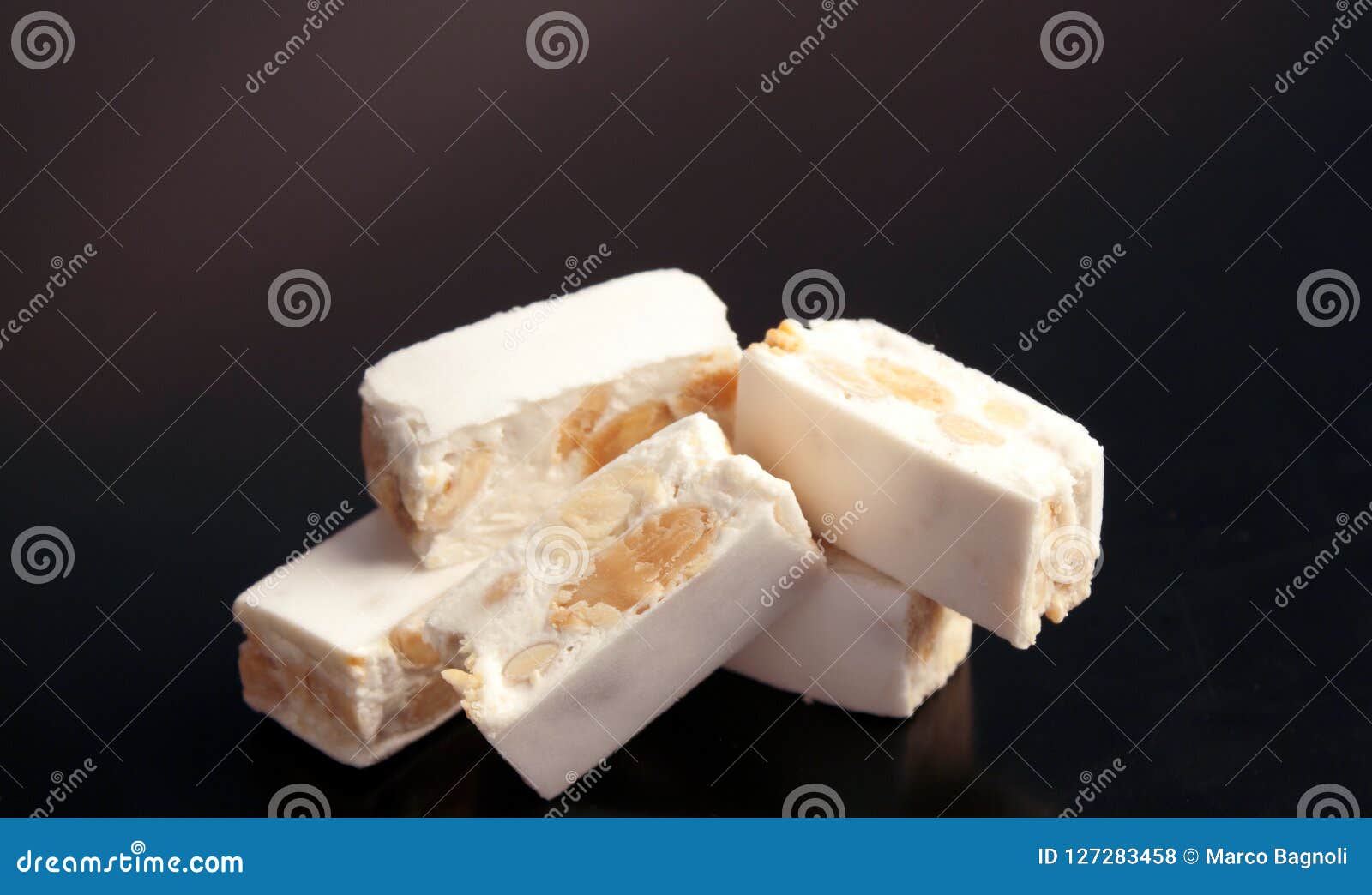 Torrone no fundo preto foto de stock. Imagem de italiano - 127283458