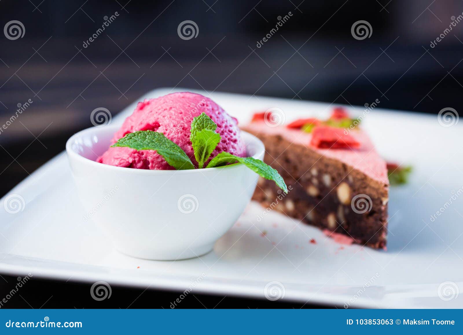 Torta caliente del brownie imagen de archivo. Imagen de alimento ...