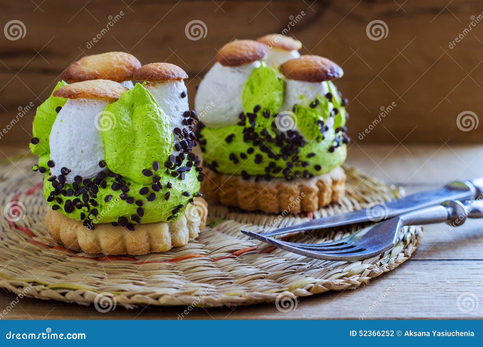 Torta Con La Seta Poner Crema Foto de archivo - Imagen de helado ...