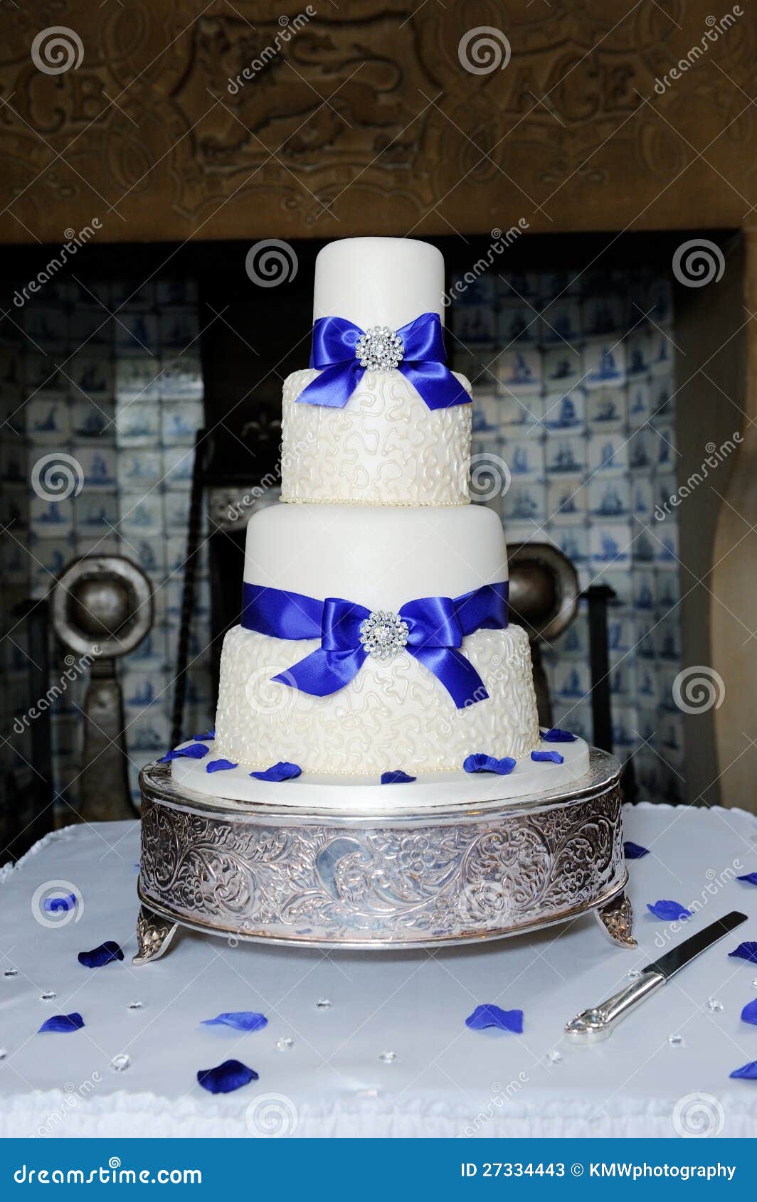 Torta De Boda Azul Y Blanca Imagen de archivo - Imagen de icing ...