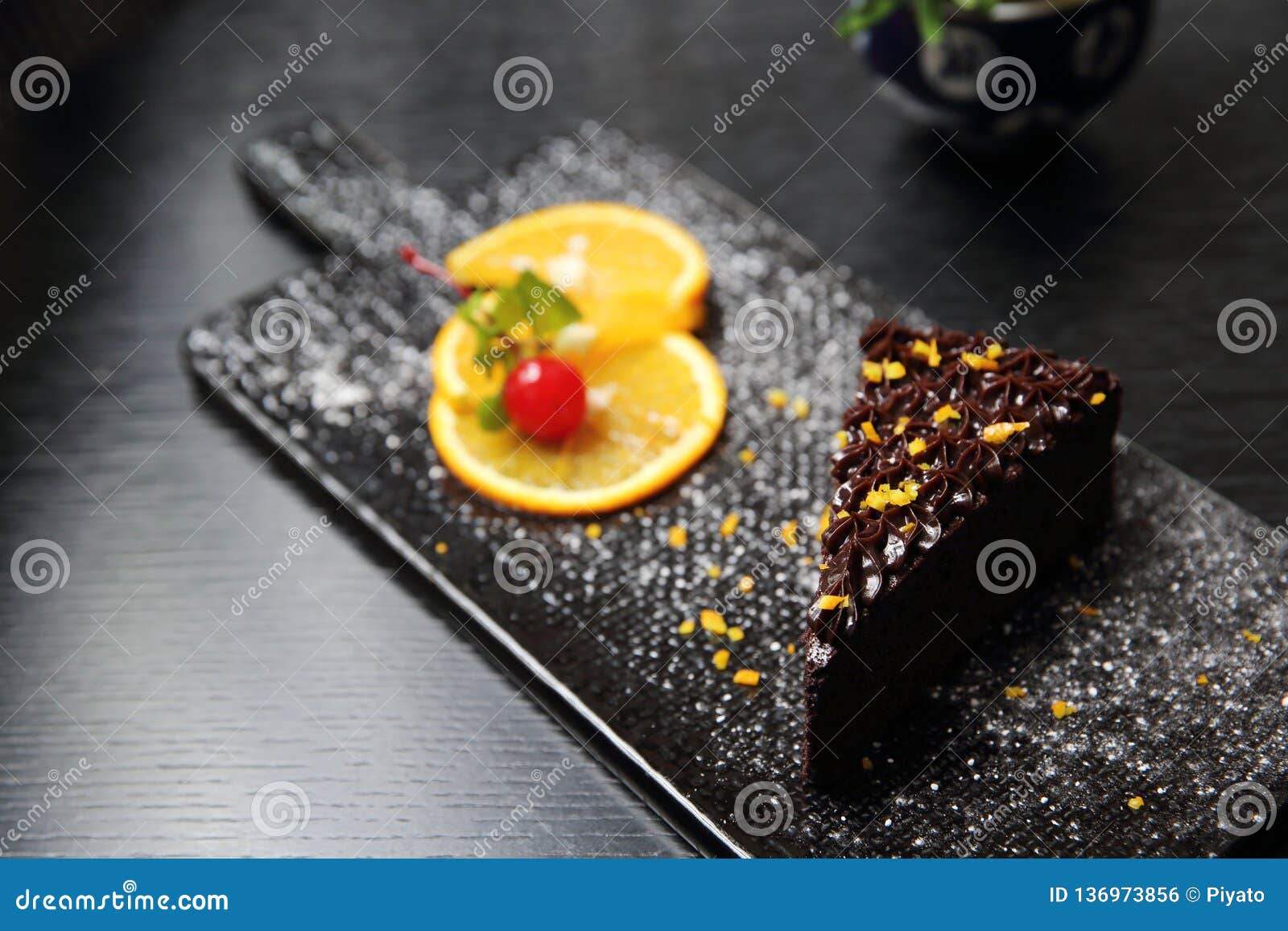 Torta De Chocolate Anaranjada De La Comida Del Postre Foto de archivo ...