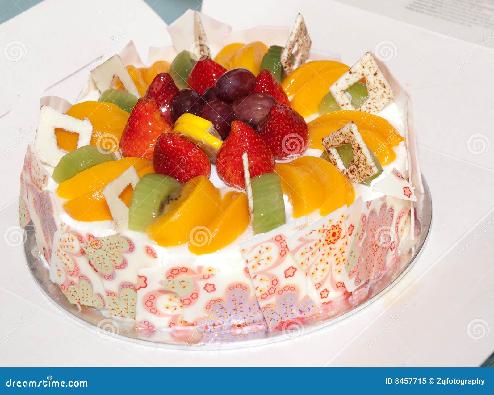 Torta De Cumpleaños De La Fruta Imagen de archivo - Imagen de brillante ...