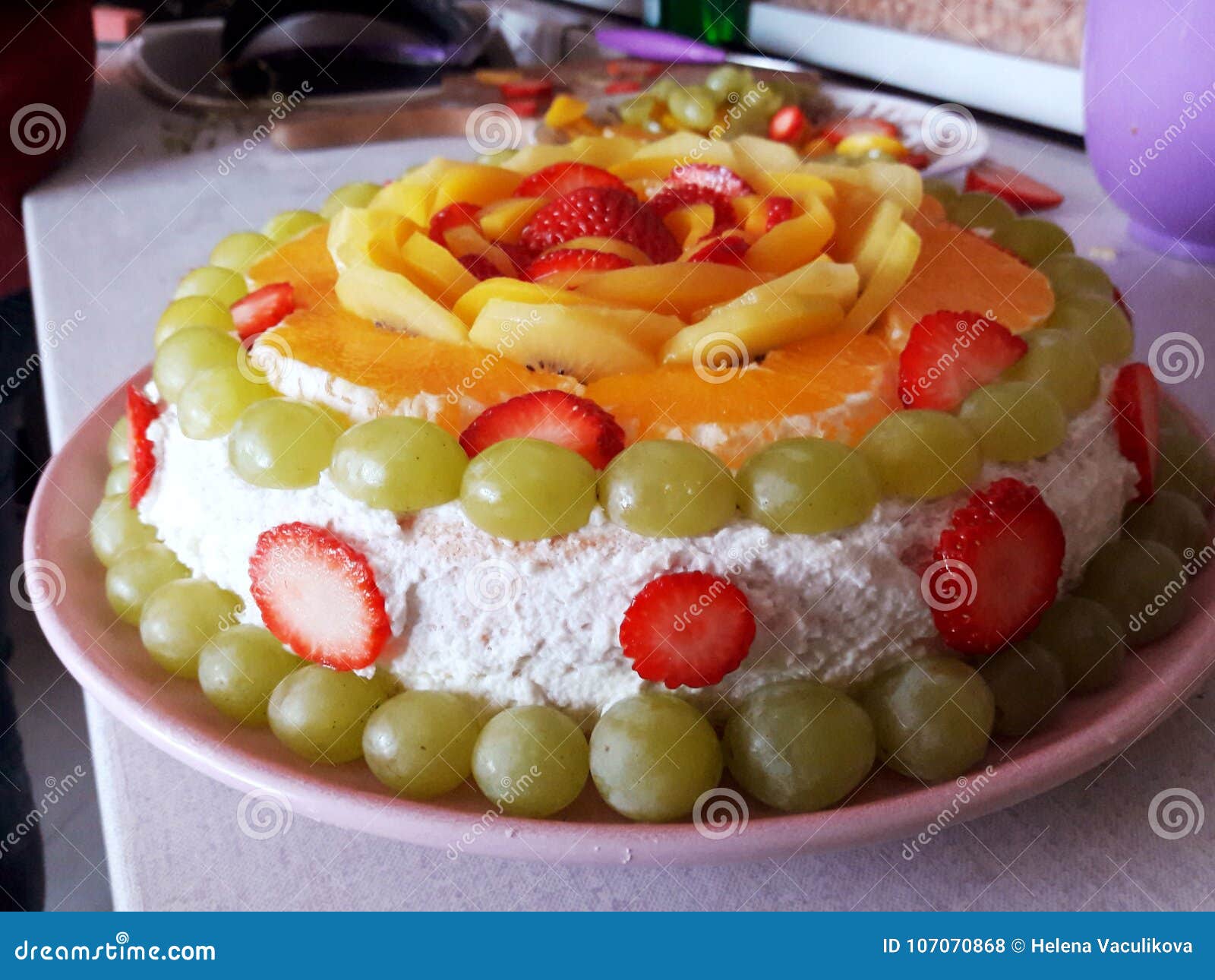 Torta de la fruta foto de archivo. Imagen de uvas, alimento - 107070868
