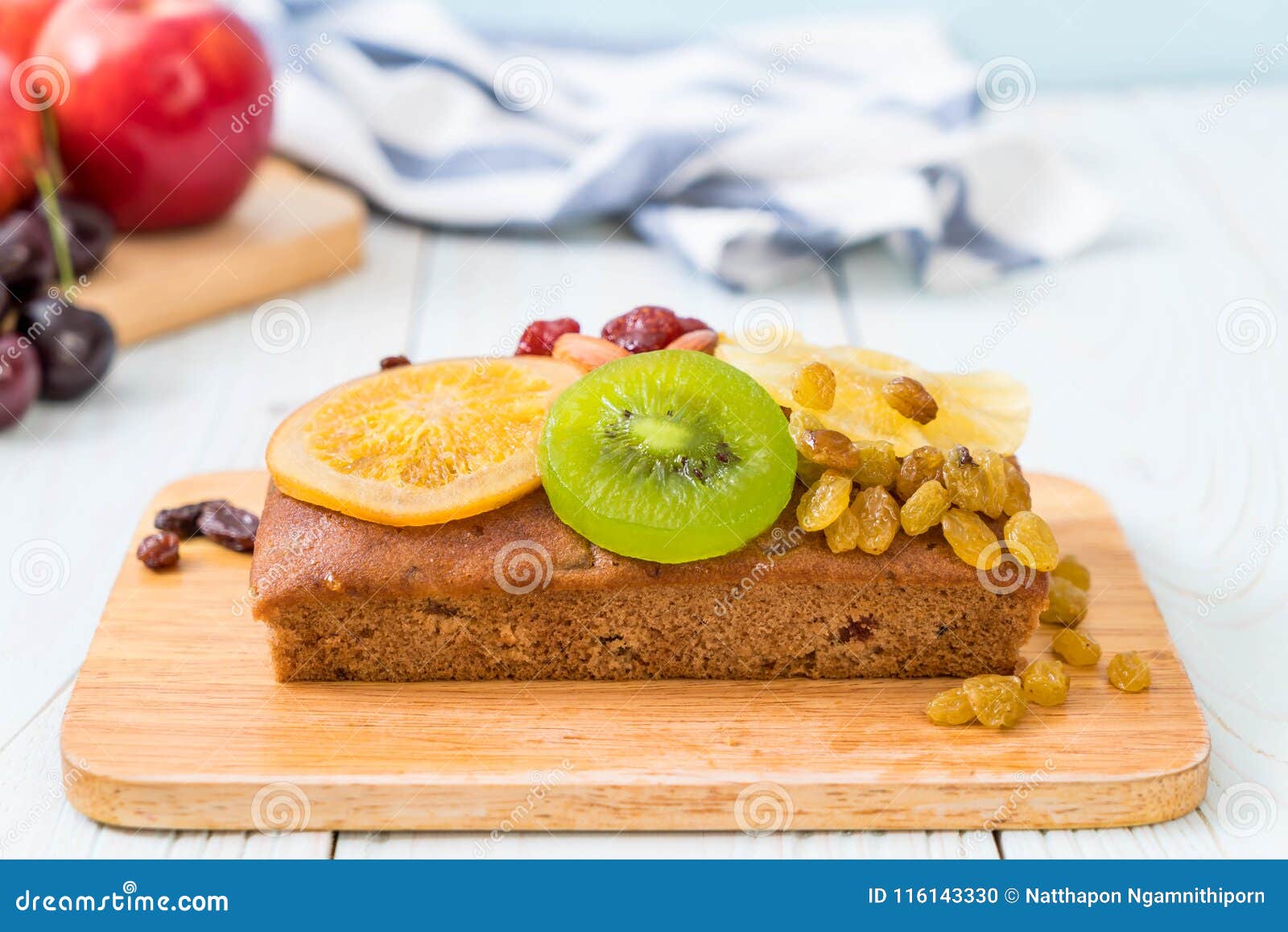 Torta De La Fruta En La Madera Foto de archivo - Imagen de rebanada ...