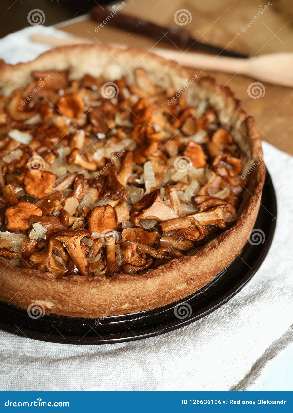 Torta De La Seta En La Tabla Foto de archivo - Imagen de hornada ...
