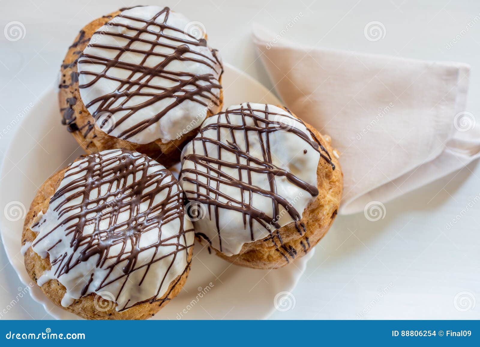 Torta Del Bizcocho Borracho De Ron Foto de archivo - Imagen de alimento ...