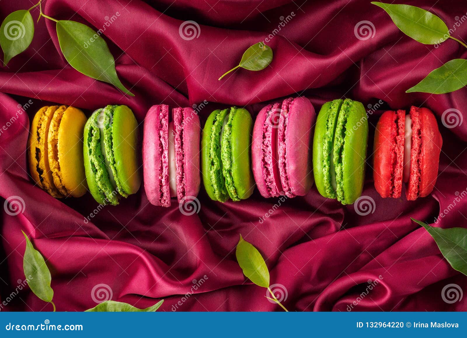 Torta Dulce Francesa Colorida Del Postre De Los Macarrones Foto de ... Torta Dulce Francesa Colorida Del Postre De Los Macarrones Foto de ...