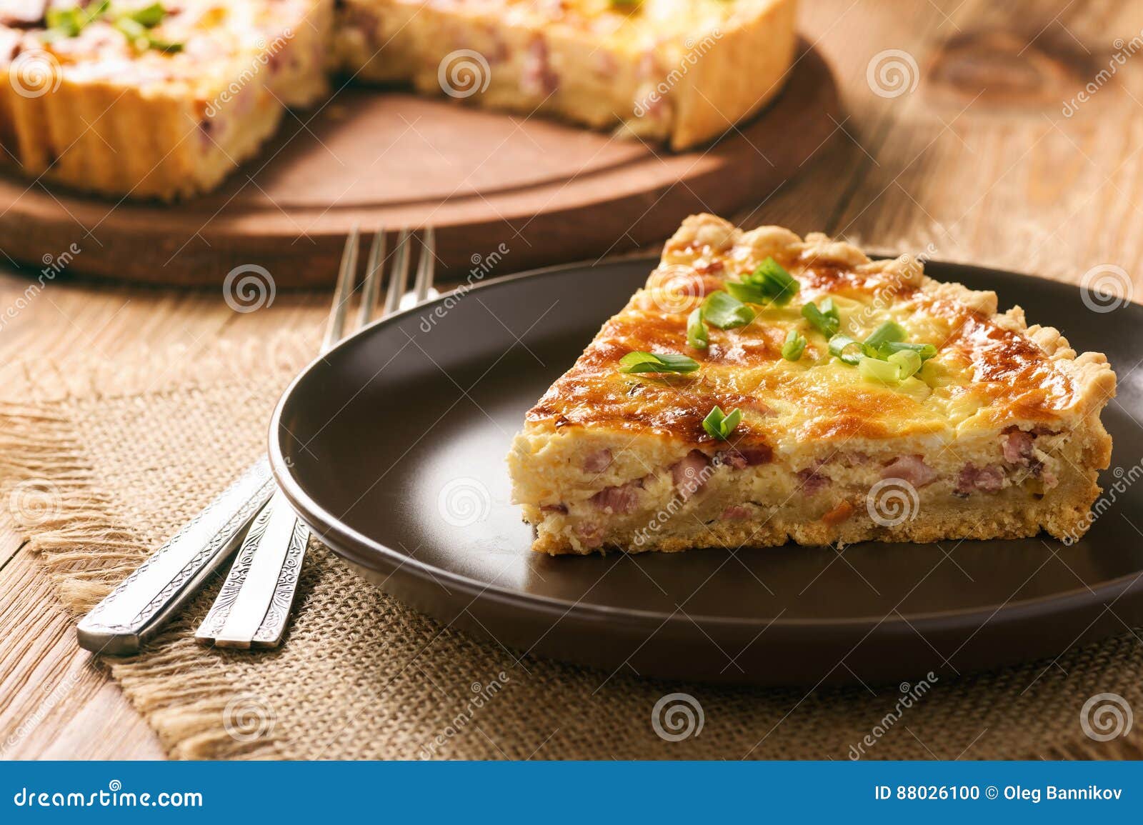 Torta Francesa Tradicional Com Bacon E Queijo - Quiche Lorena Foto de ...
