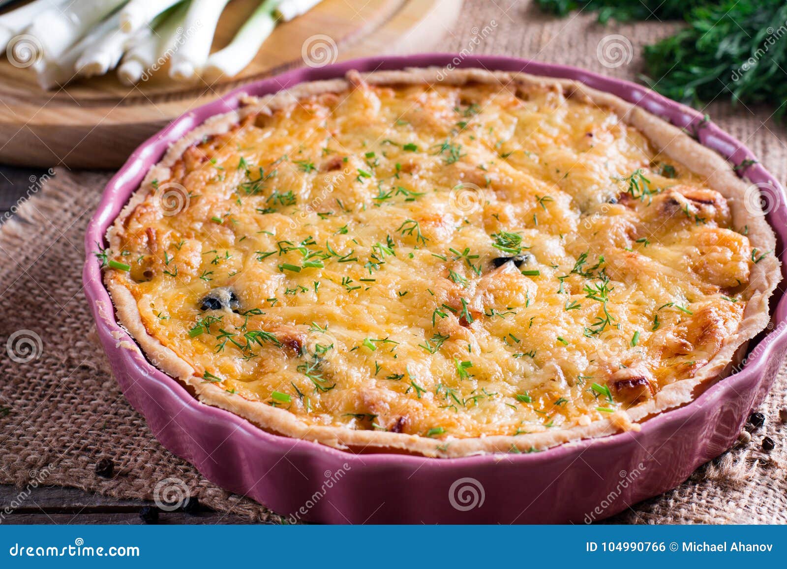 Torta Francesa Tradicional Da Quiche Com Com Queijo E Bacon Na Tabela ...