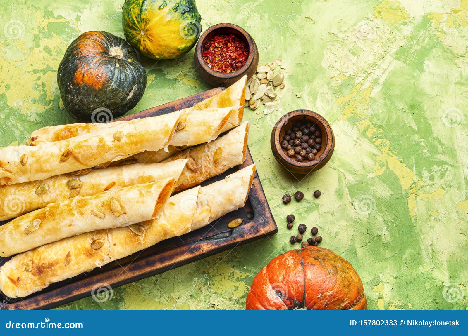 Torta moldava tradicional imagen de archivo. Imagen de rellenado ...