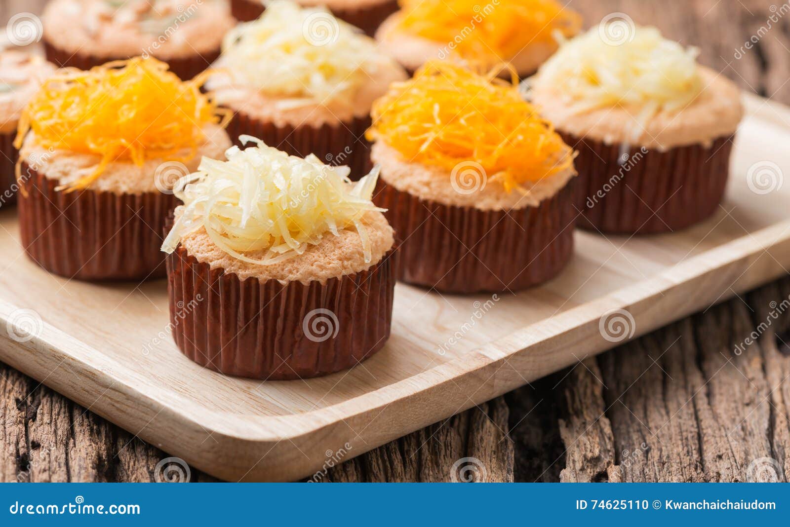 Torta o magdalena de Mamon foto de archivo. Imagen de esponja - 74625110