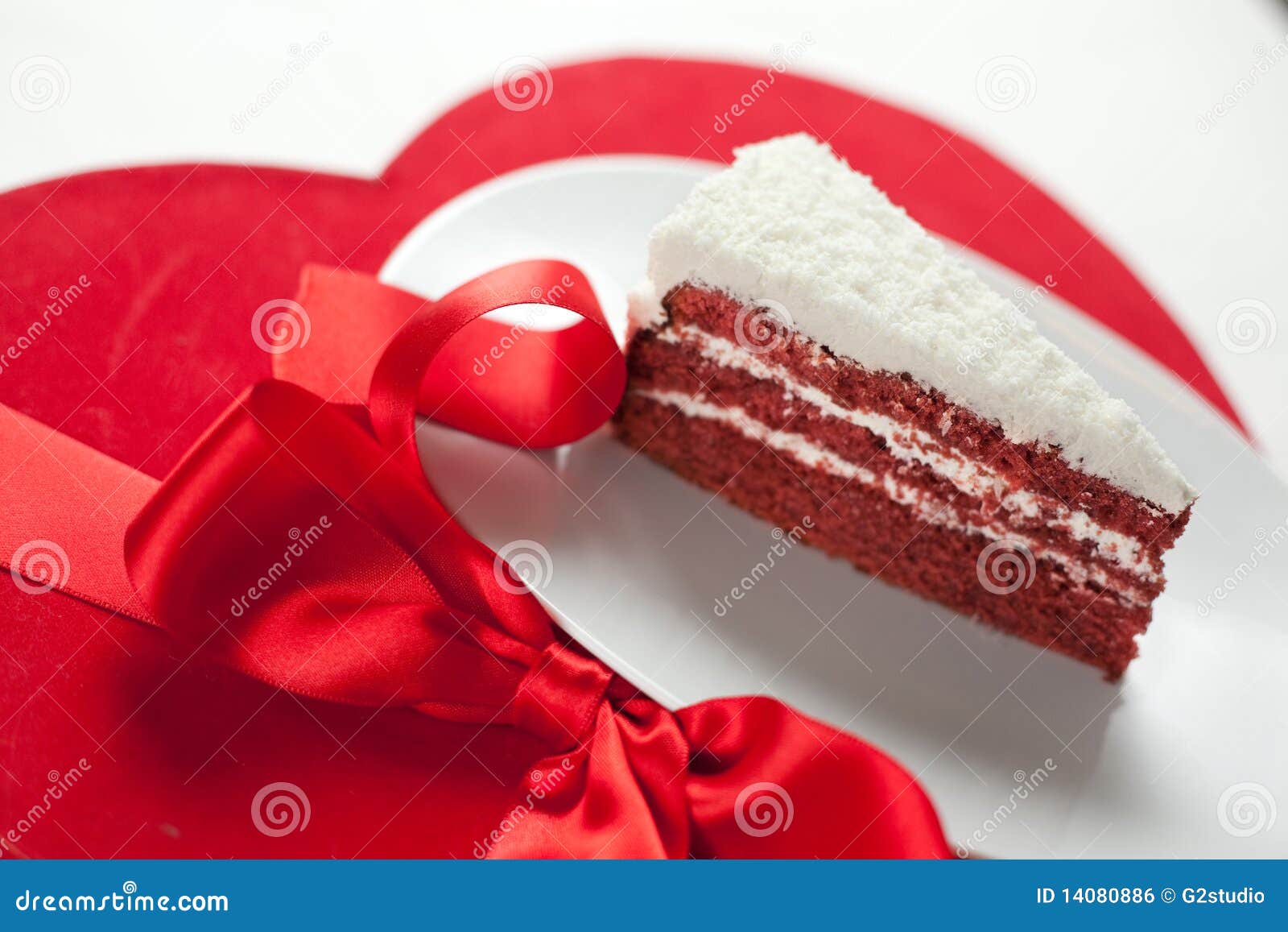 Torta roja del terciopelo foto de archivo. Imagen de queso - 14080886