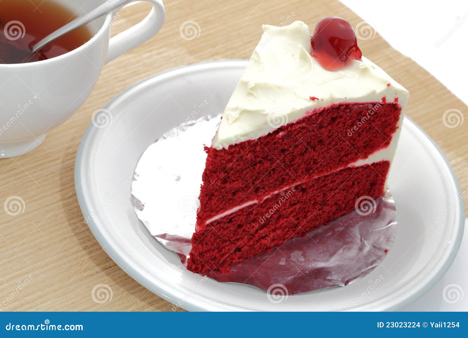 Torta roja del terciopelo foto de archivo. Imagen de terciopelo - 23023224