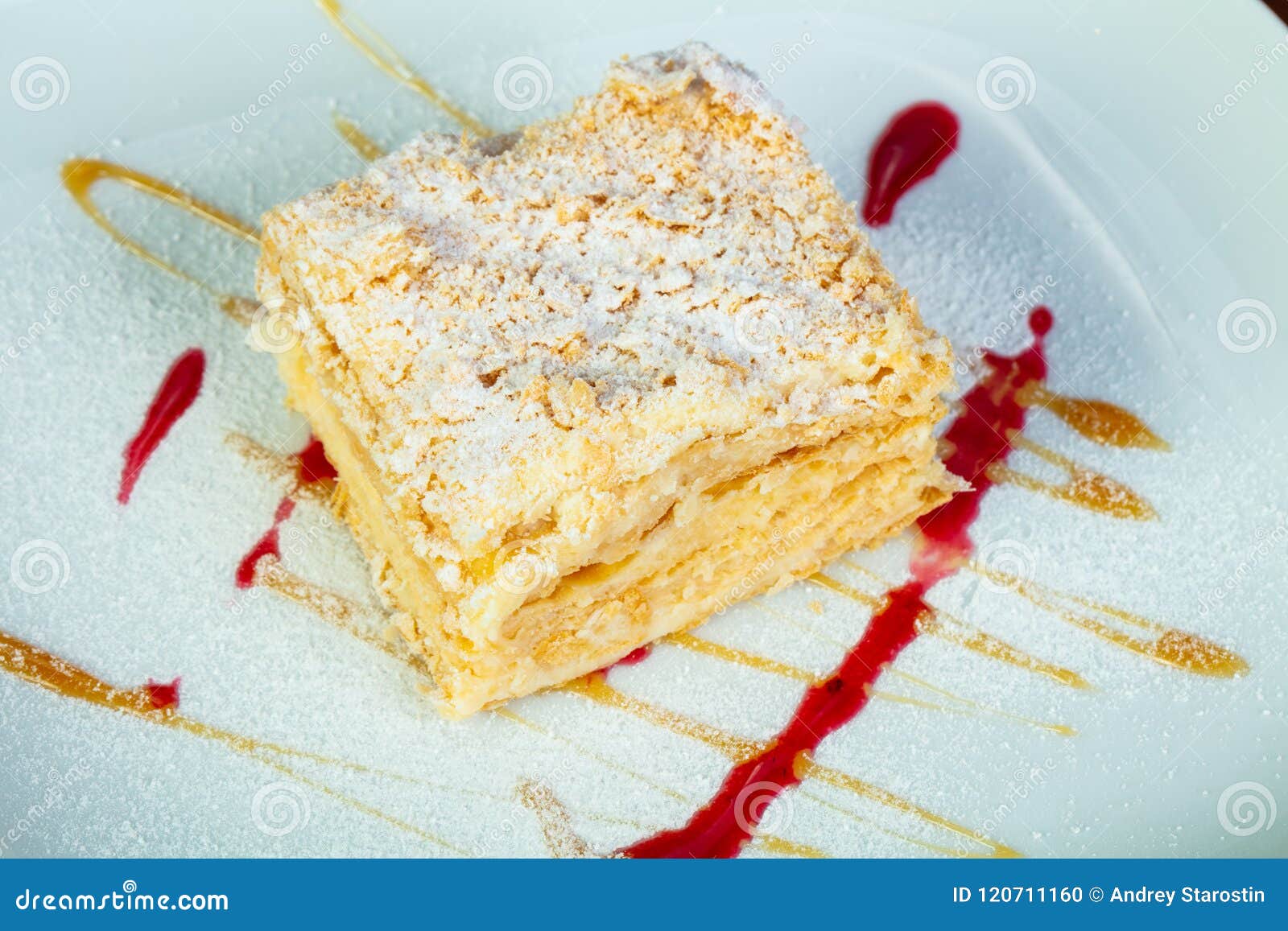 Torta Tradicional De Napoleon Foto de archivo - Imagen de dulce ...