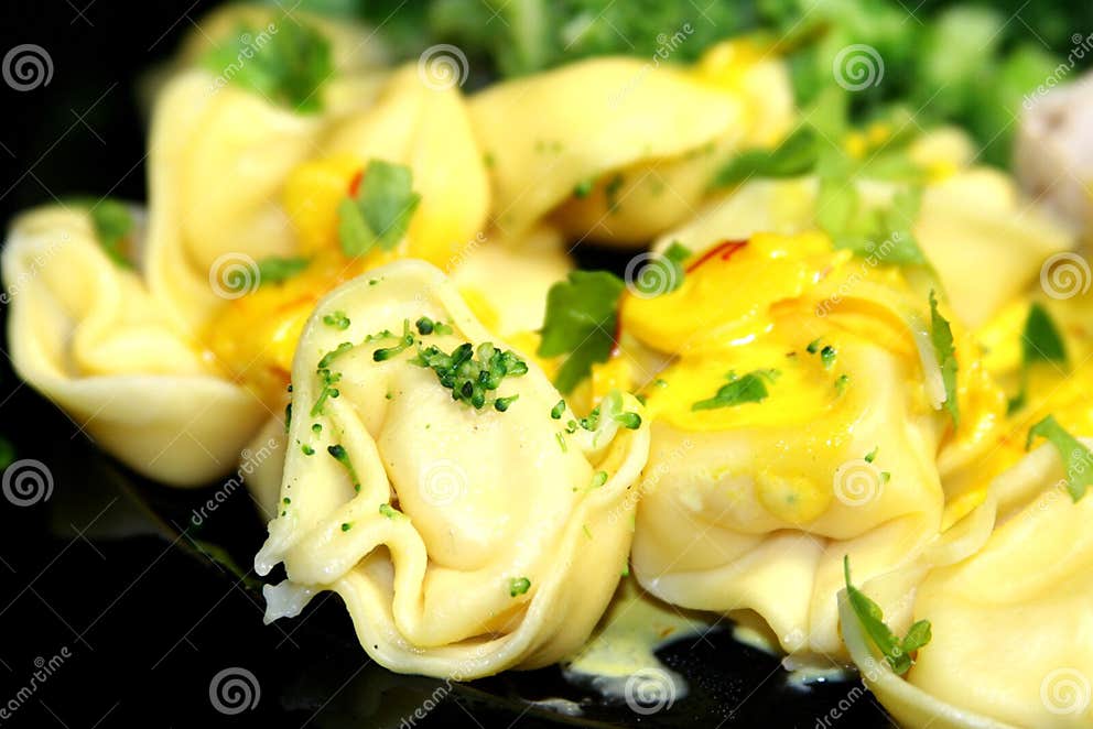 Tortellini imagen de archivo. Imagen de carbohidratos, llenado - 444269