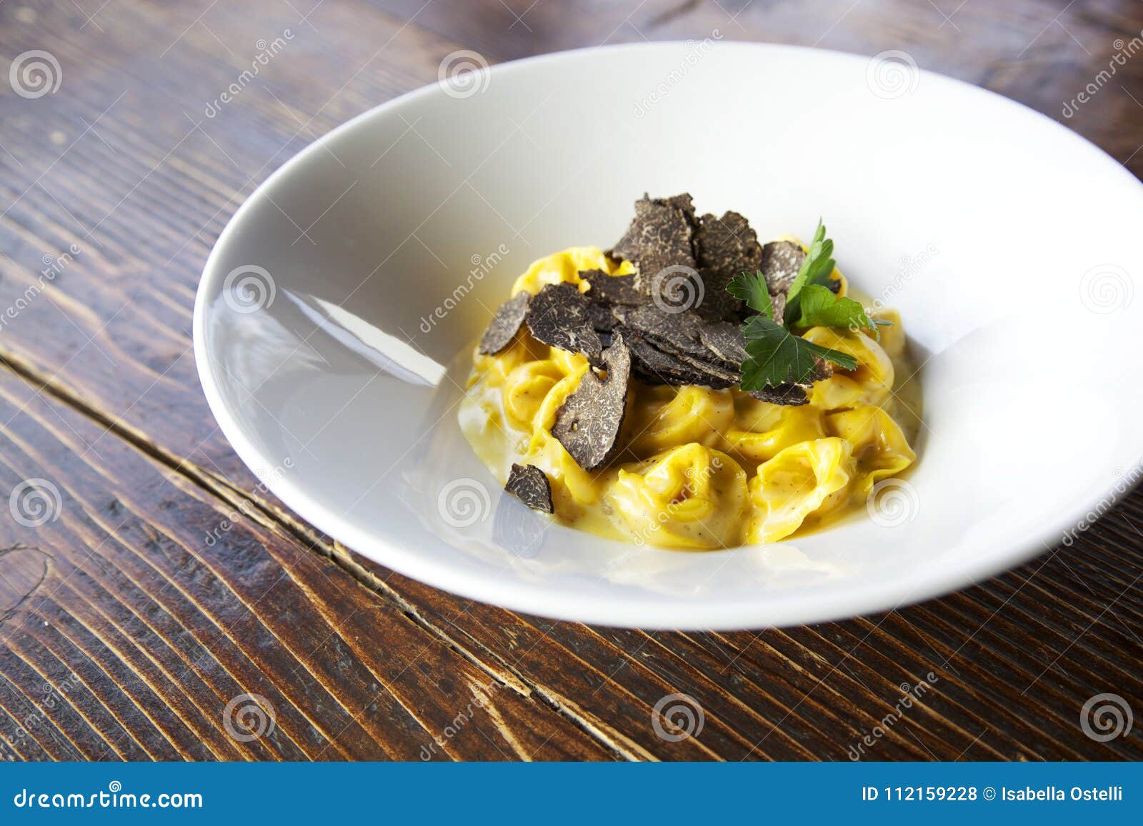Tortellini Con La Trufa Negra Foto de archivo - Imagen de preparado ...
