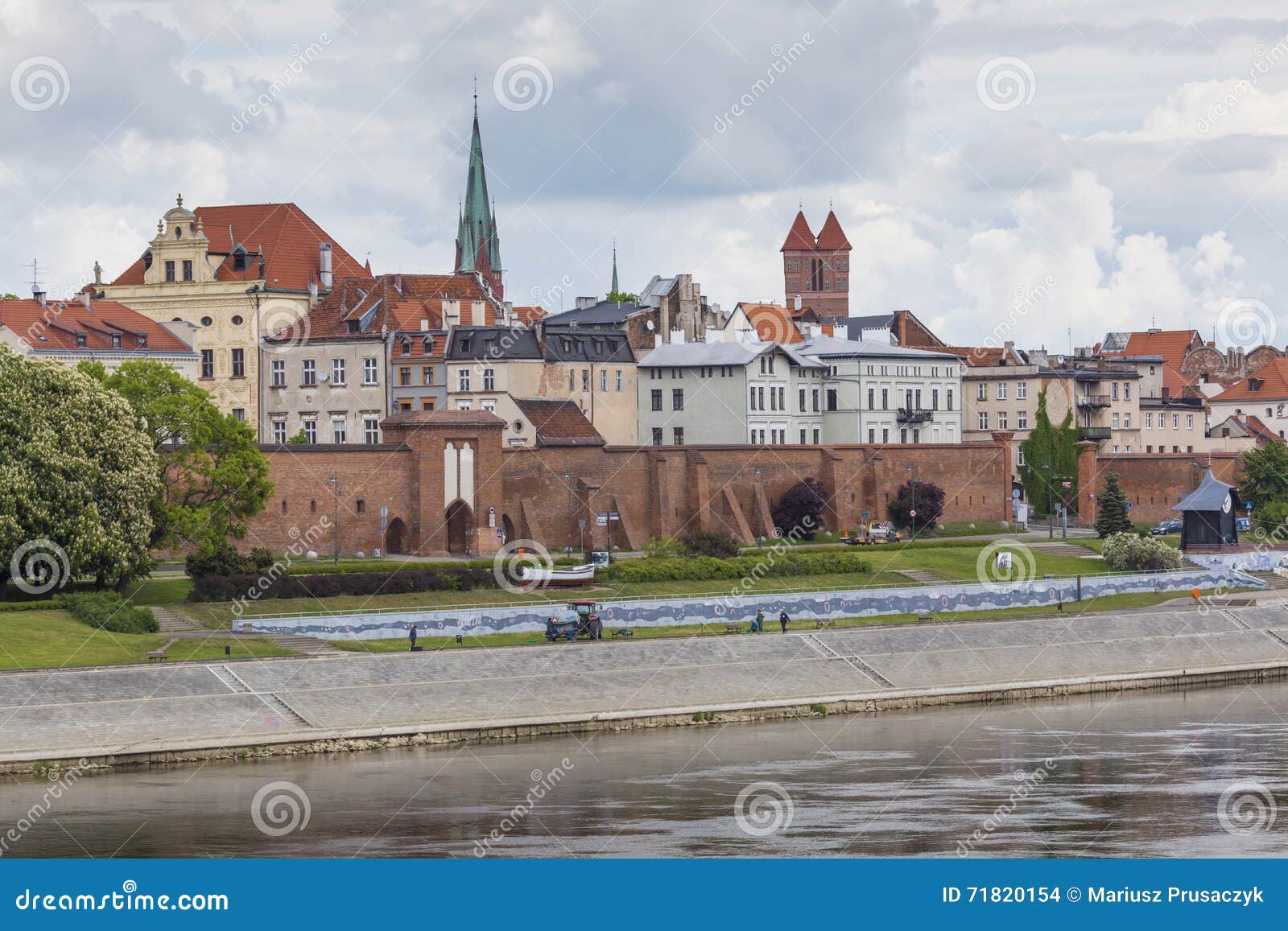 TORUN, POLEN - 18. MAI 2016: Torun in Polen, Alte Stadtskyline ...