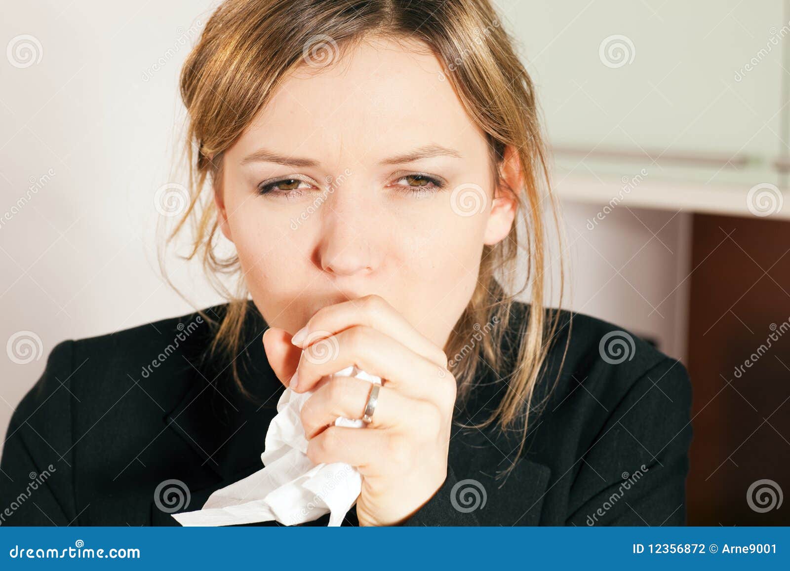 Tosse della donna fotografia stock. Immagine di donna - 12356872